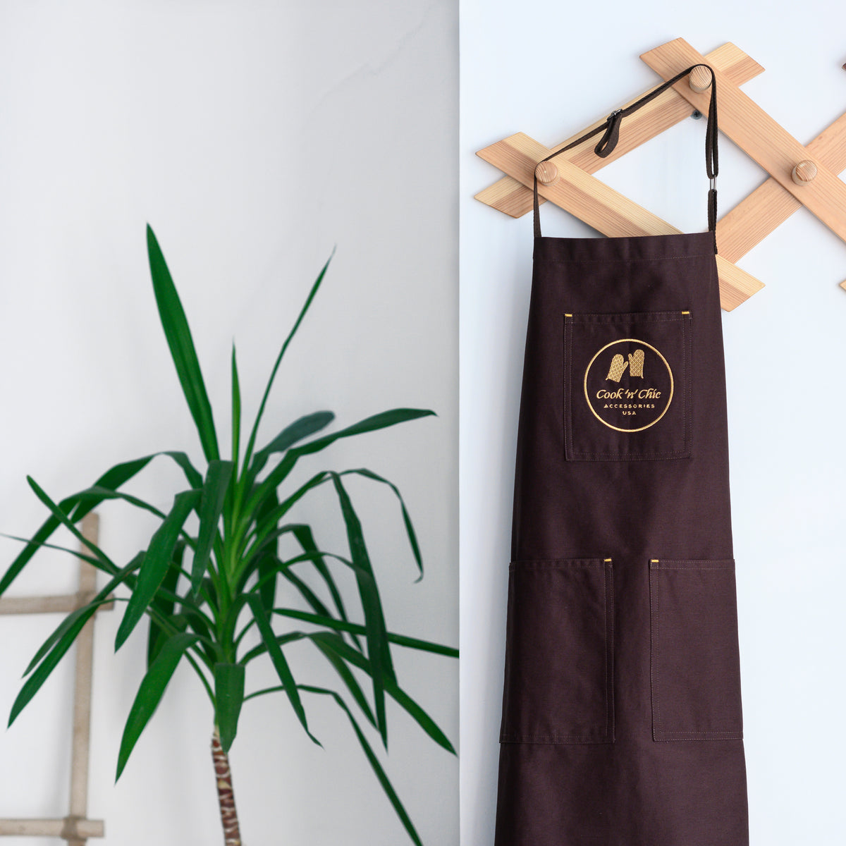 Buy Essential Chef's Apron Choco from Cook'n'Chic®